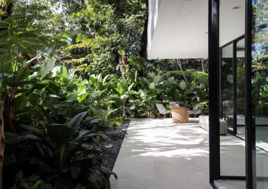 BUDJI+ROYAL Merges Tropical Aesthetics With Elegance