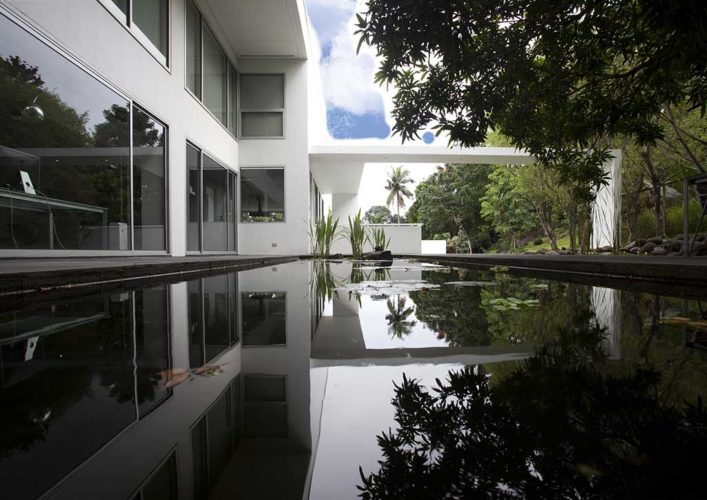 Ed Calma strips down a Spanish-Colonial style house to a modern ...