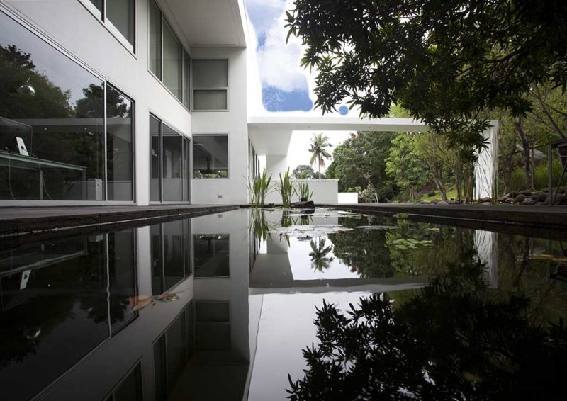 Ed Calma strips down a Spanish-Colonial style house to a modern ...