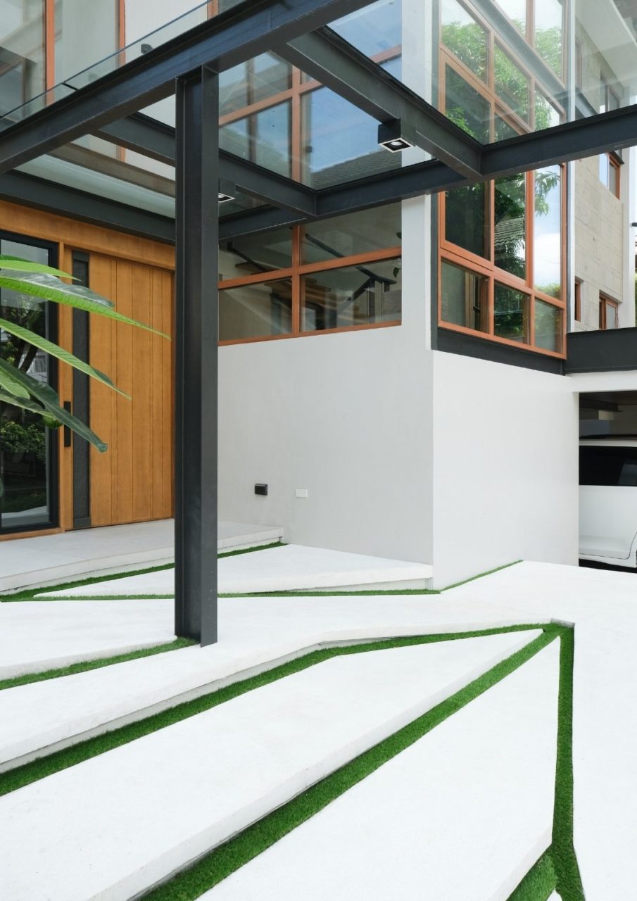 A Blend of Mid-Century Modern and Modern Tropical Design