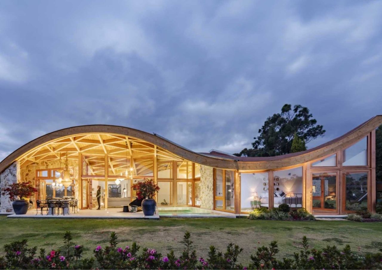 Wooden Wave Roof Achieved with Modern Tech Tools