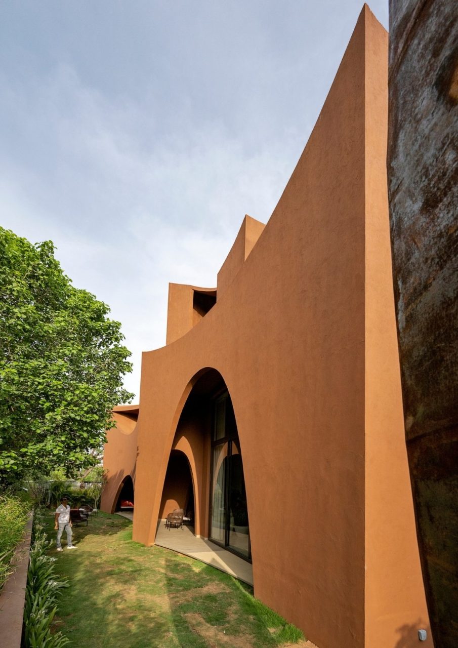 Mirai House Designed for Desert Environments