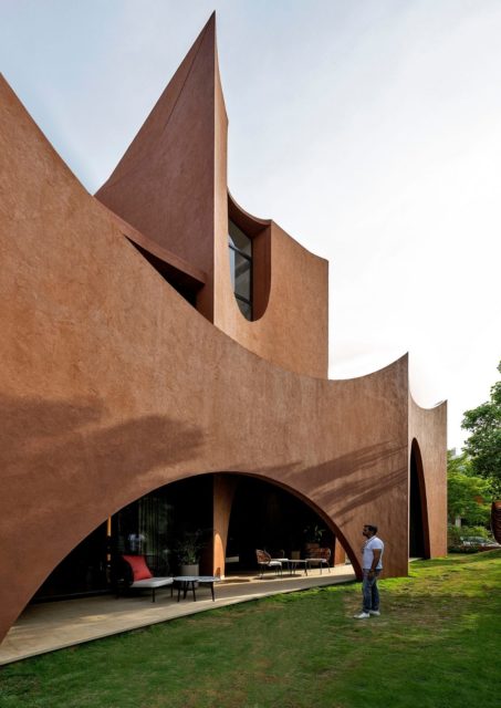 Mirai House Designed for Desert Environments