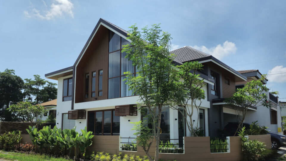 Balinese-Inspired Home in Laguna Marries Modernism