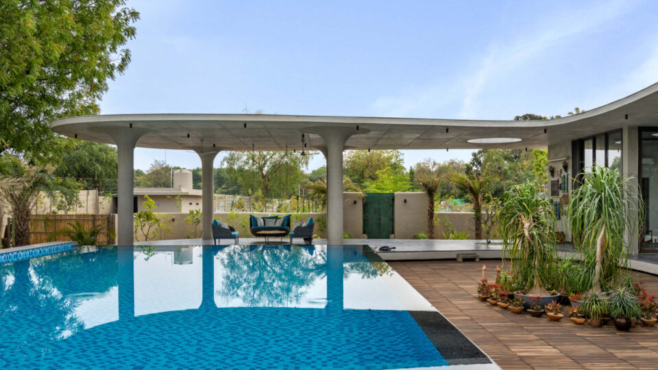 5 Lanai Homes That Seamlessly Blend With Nature