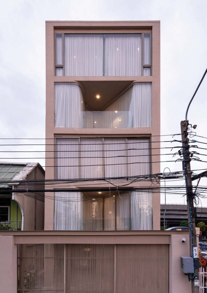 Fluidity in Compressed Spaces: House R3 In Thailand