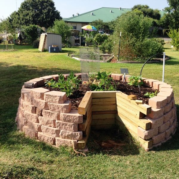 Keyhole Gardening: Sustainable Garden Practice for Dry Season BluPrint