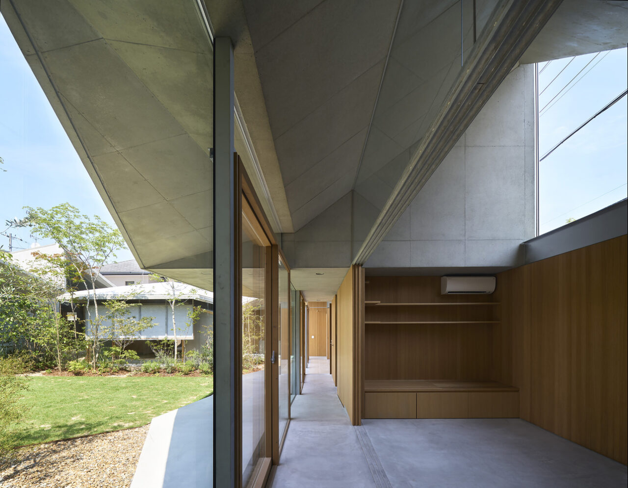 House in Muko Blends Japanese Tradition and Modernity