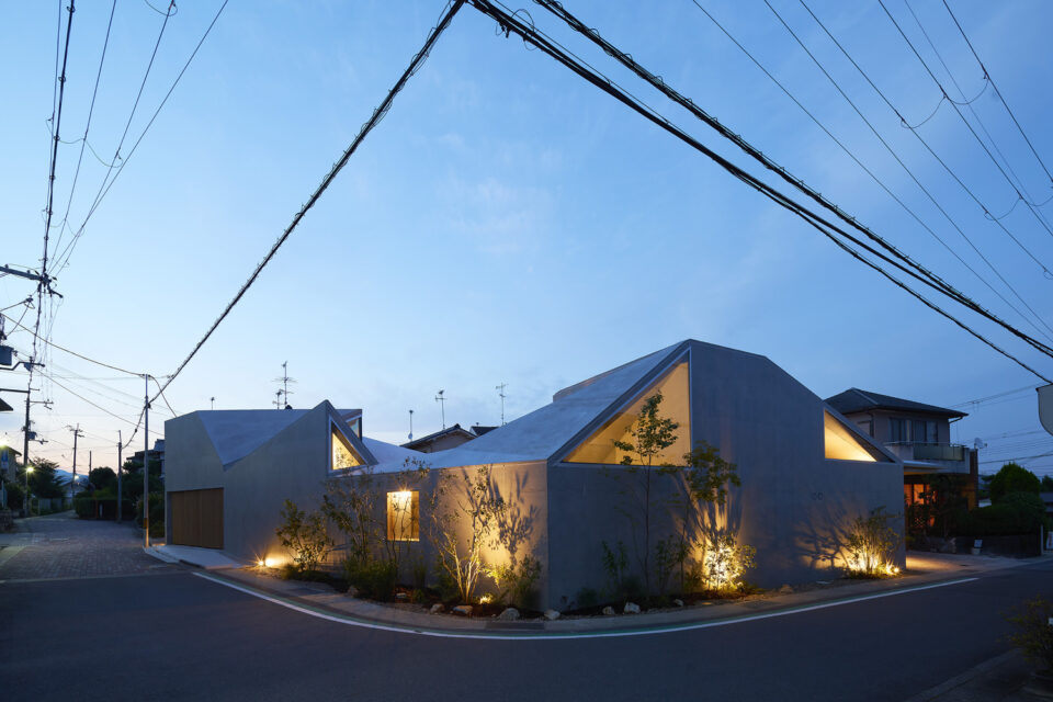 House in Muko Blends Japanese Tradition and Modernity