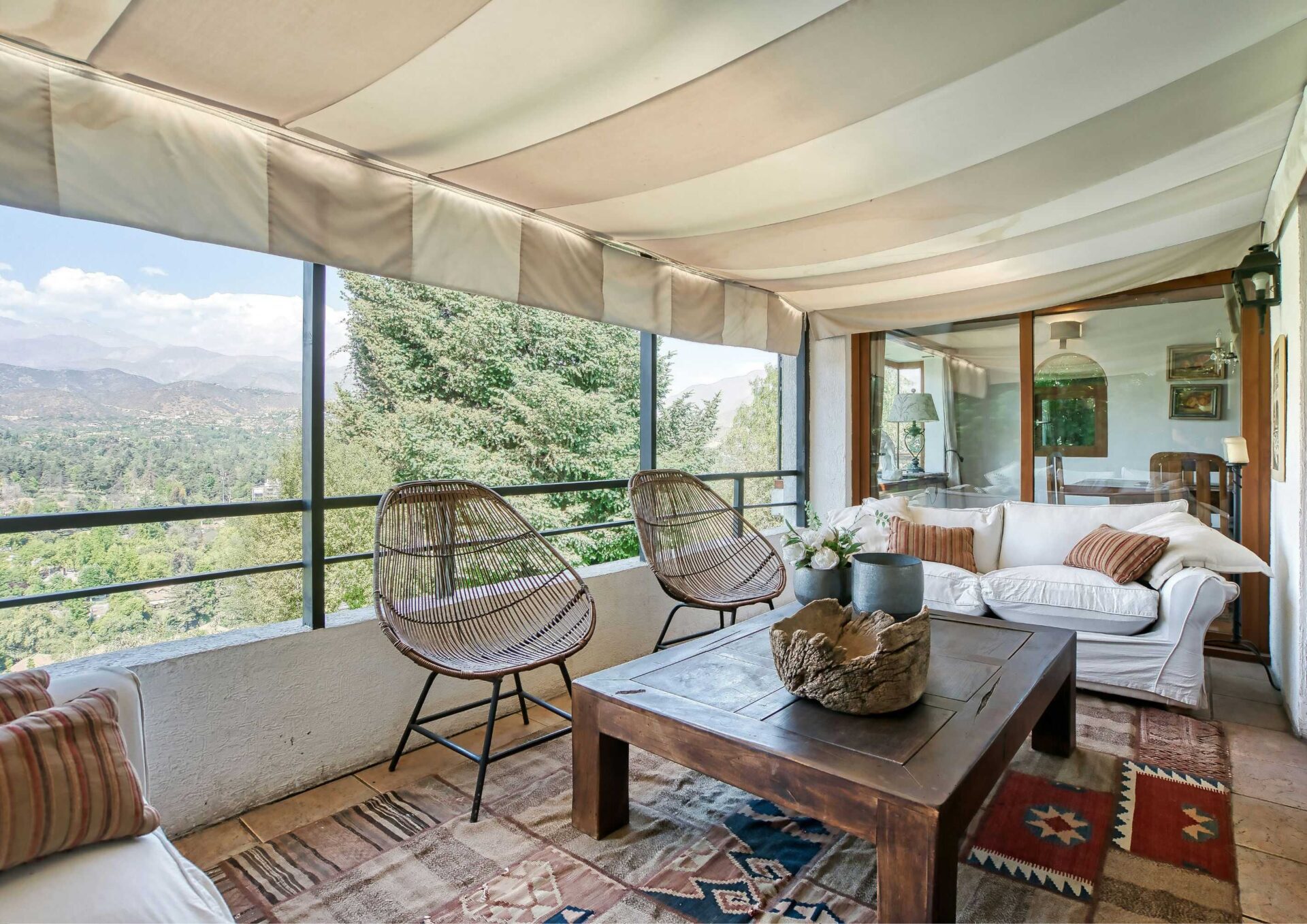 Tented Rooms: How to Design a Luxurious Whimsical Interior