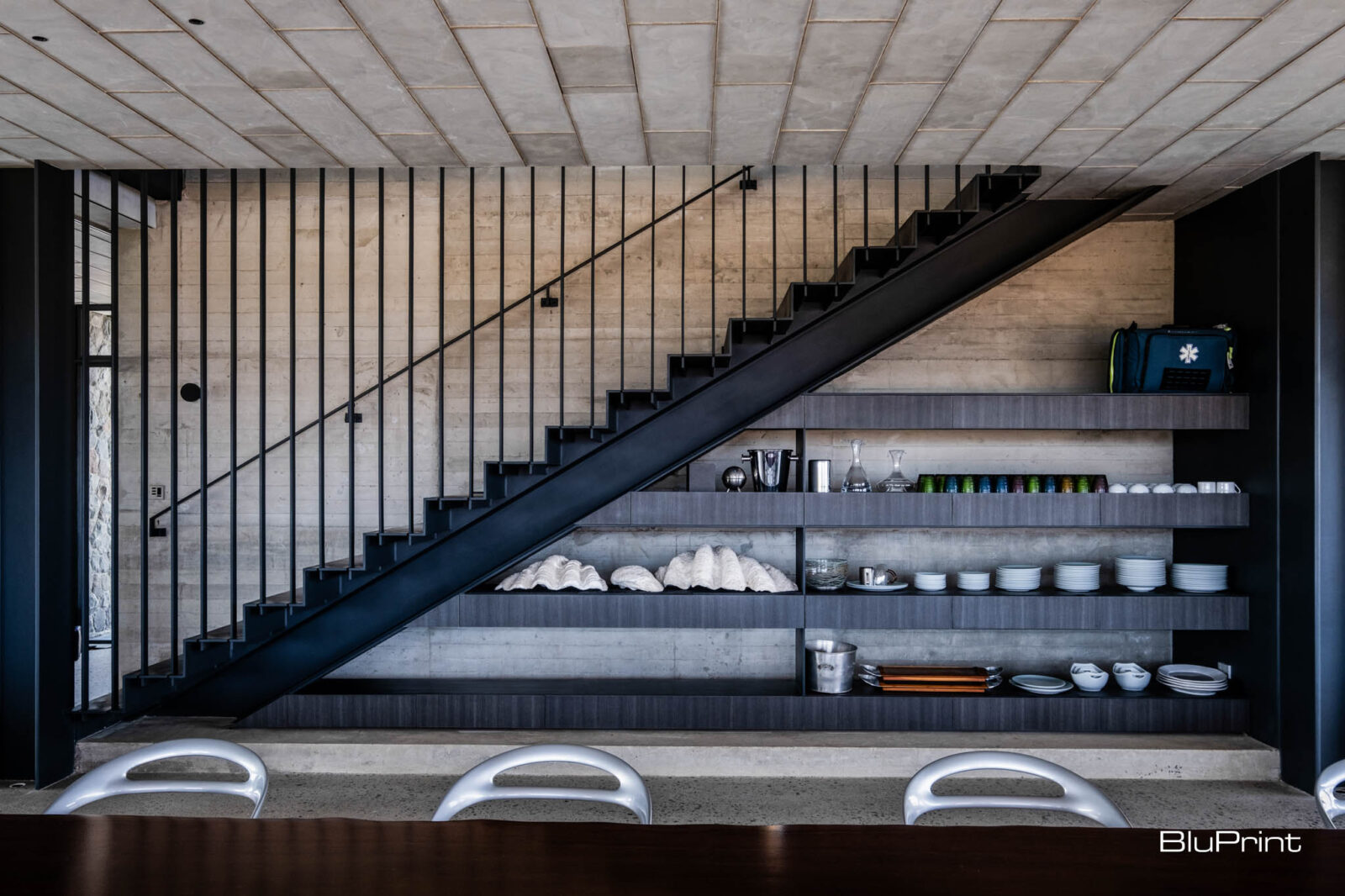 PK House: A Home That Floats Over the Hill